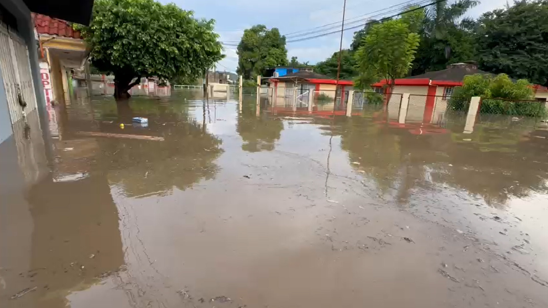 Poza Rica amanece bajo el agua tras fuertes lluvias y desbordarse el ...