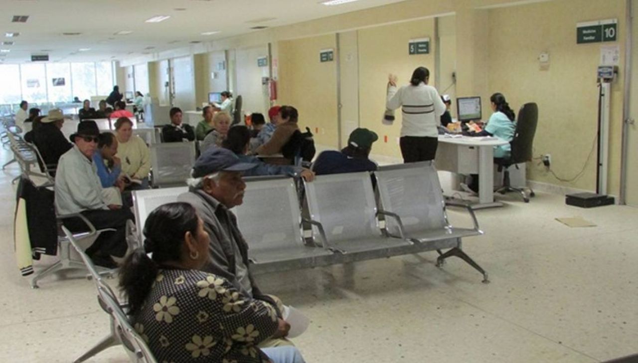 Muere adulto mayor en sala de espera del IMSS; no era paciente ...