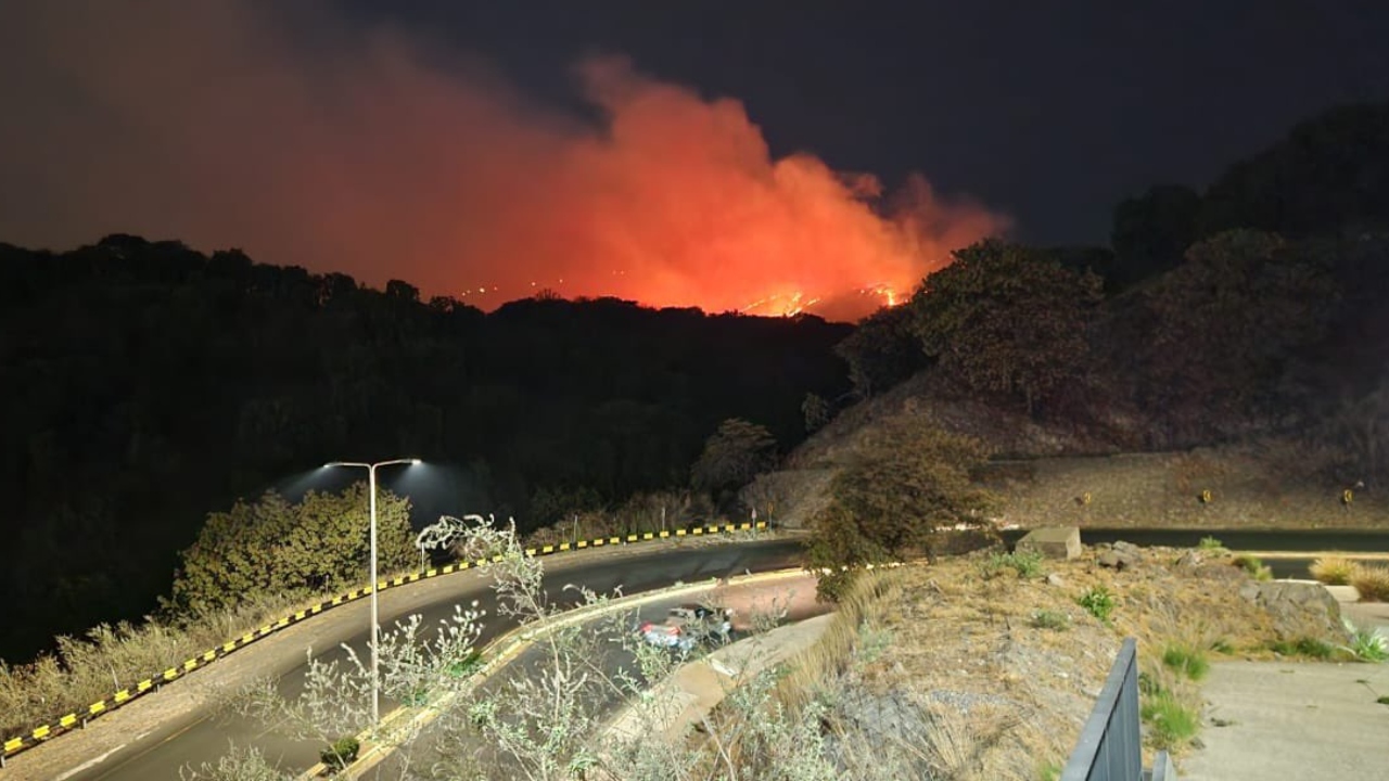 Fuertes incendios hacen arder a la Zona Metropolitana de Guadalajara