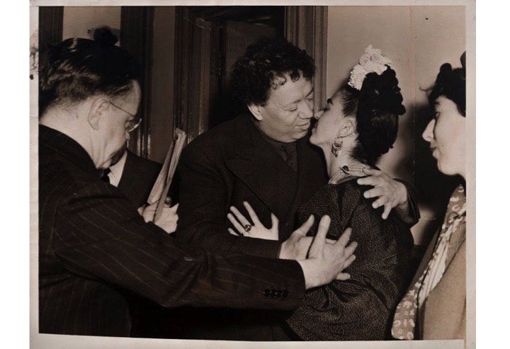 Frida Kahlo Y Diego Rivera Besándose El Curioso Vídeo Casero Que