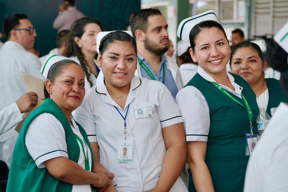 Reconoce IMSS a personal de salud