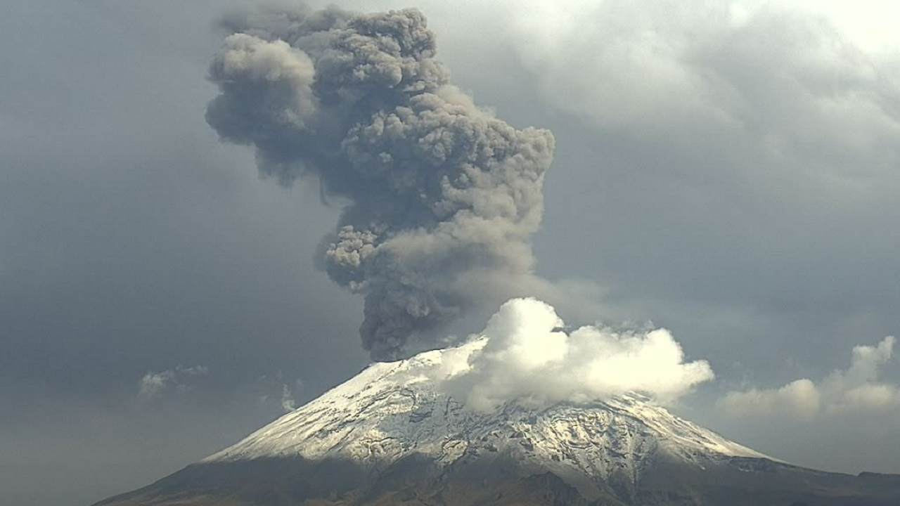 Habilitan albergues ante actividad del volcán Popocatépetl