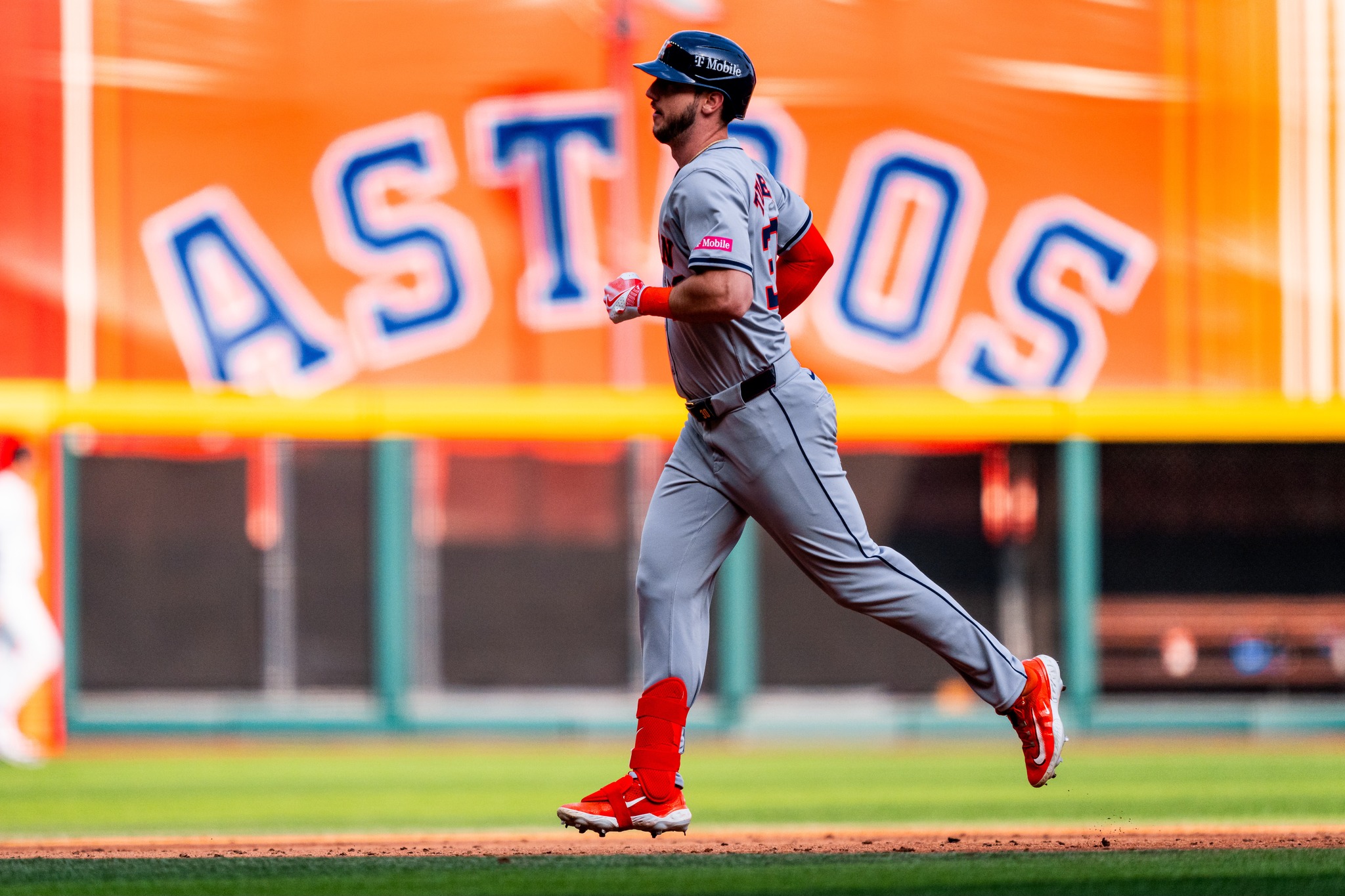 Astros de Houston arman fiesta mexicana y vencen a los Rockies de Colorado