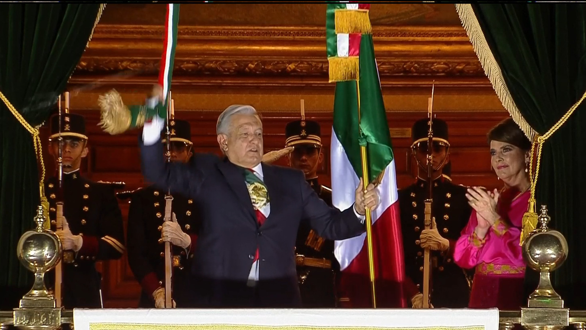 Conmemora AMLO 212 Aniversario del Grito de Independencia
