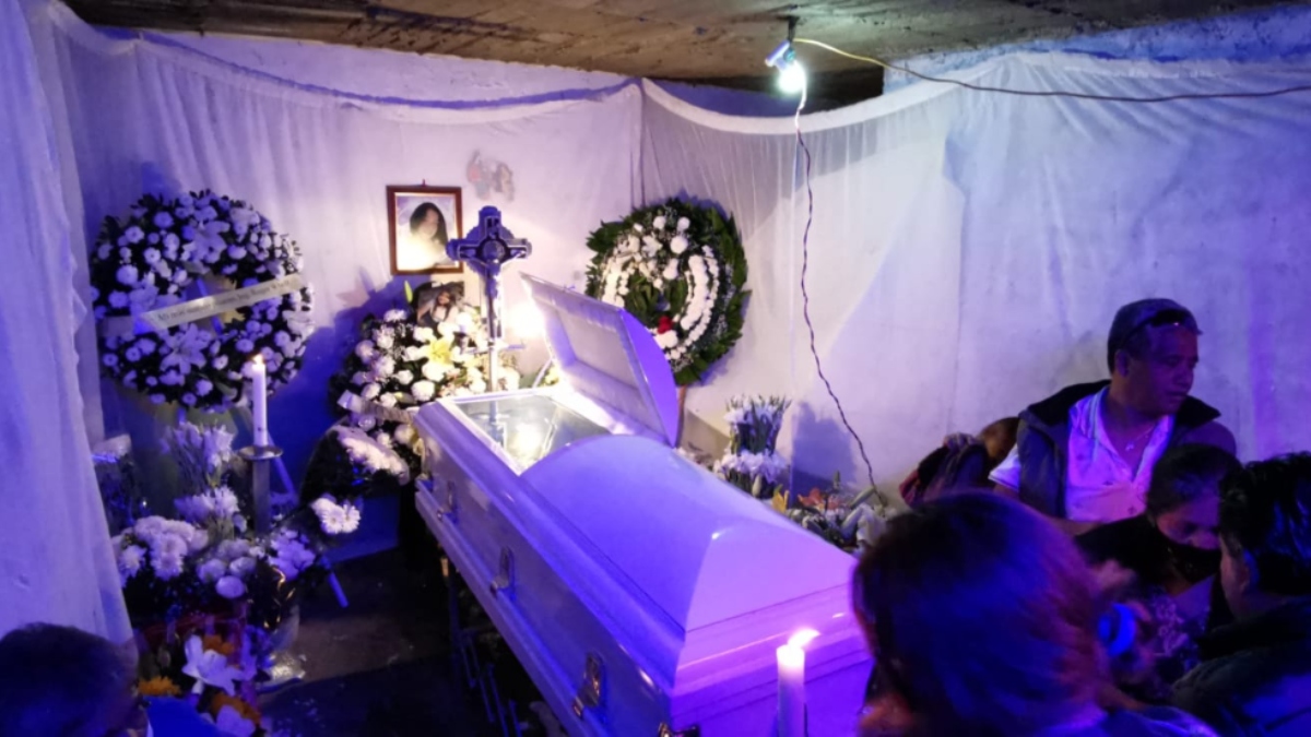 Familiares de Patsy, que murió por un petardo afuera del Bachilleres 2 ...