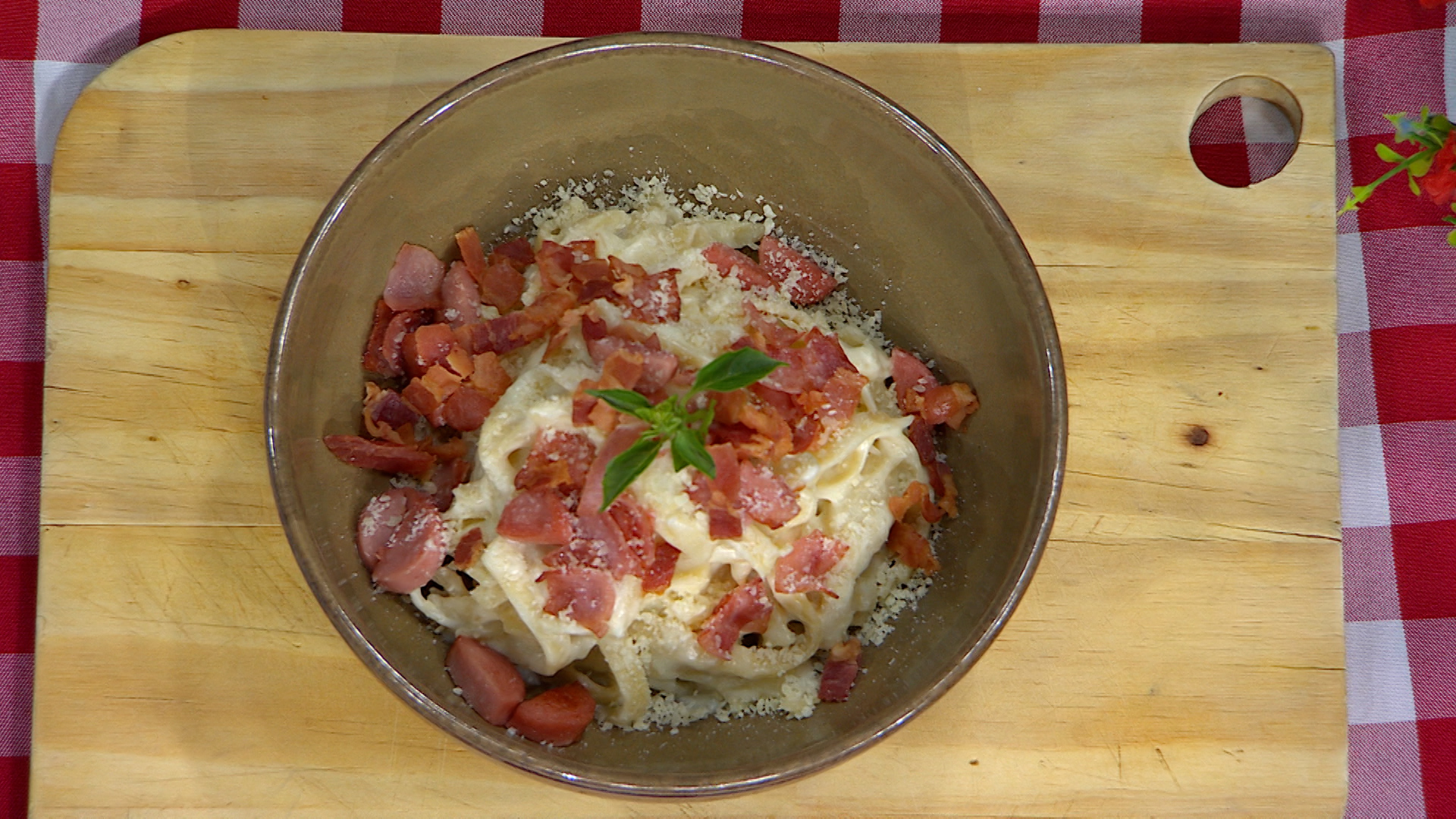 Aprende a preparar pasta con crema y poquitos: Ingredientes y receta ...