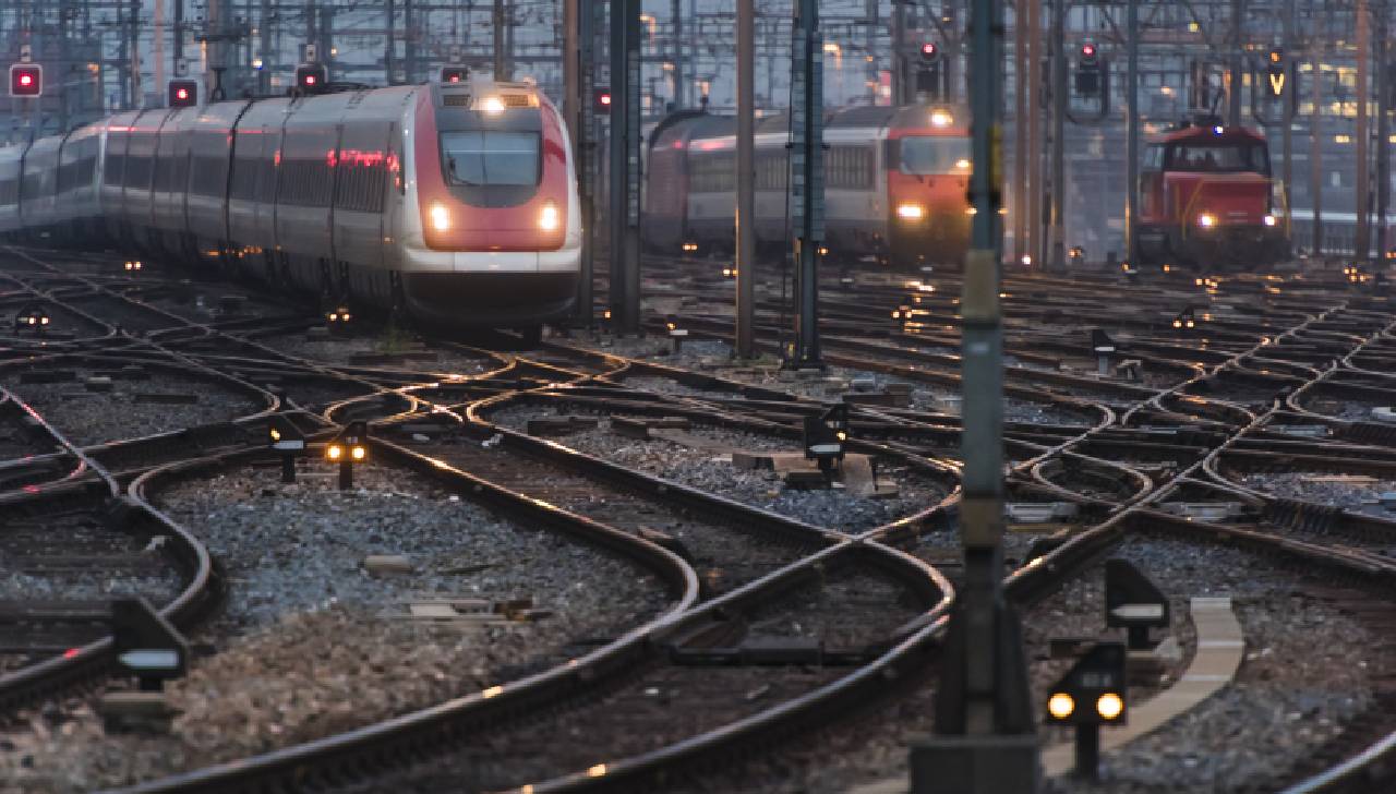 Publican decreto para reactivar transporte ferroviario de pasajeros