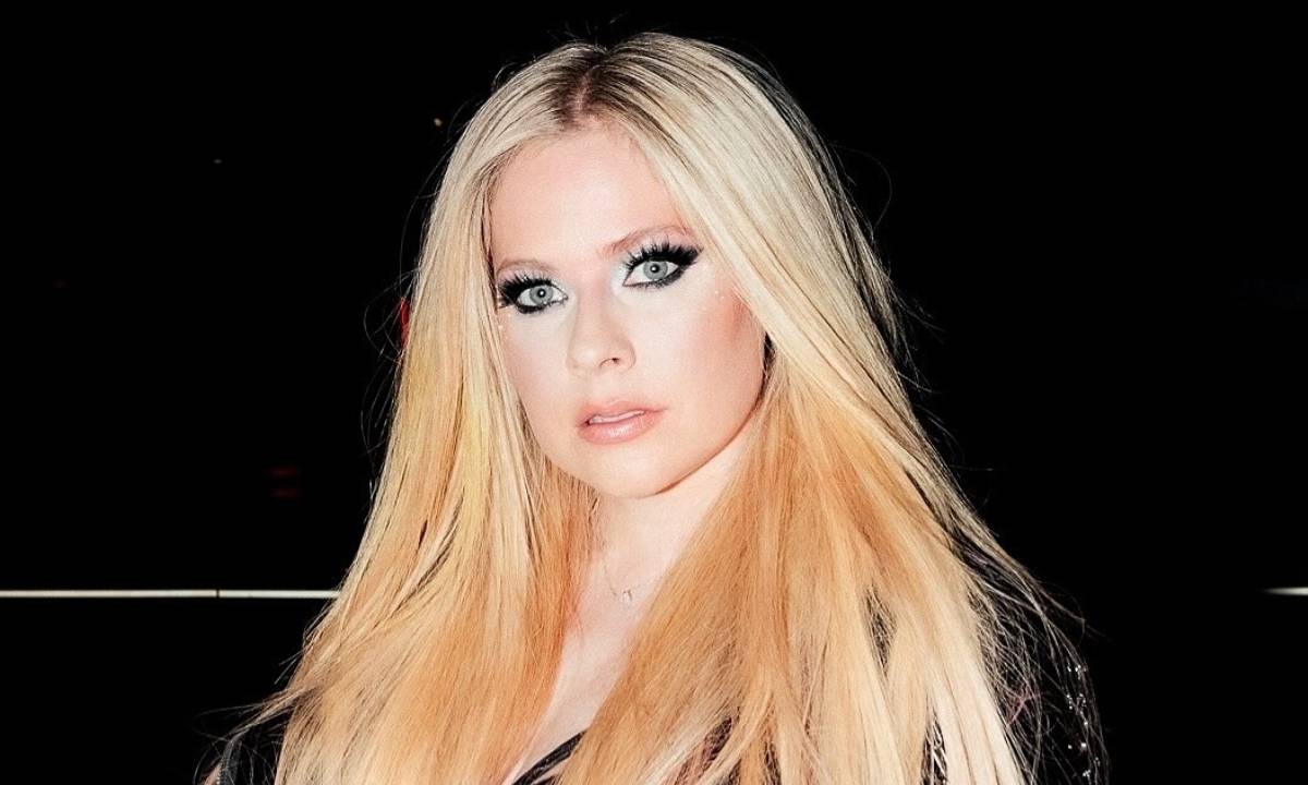¿Qué dice la teoría de la muerte de Avril Lavigne en 2003?