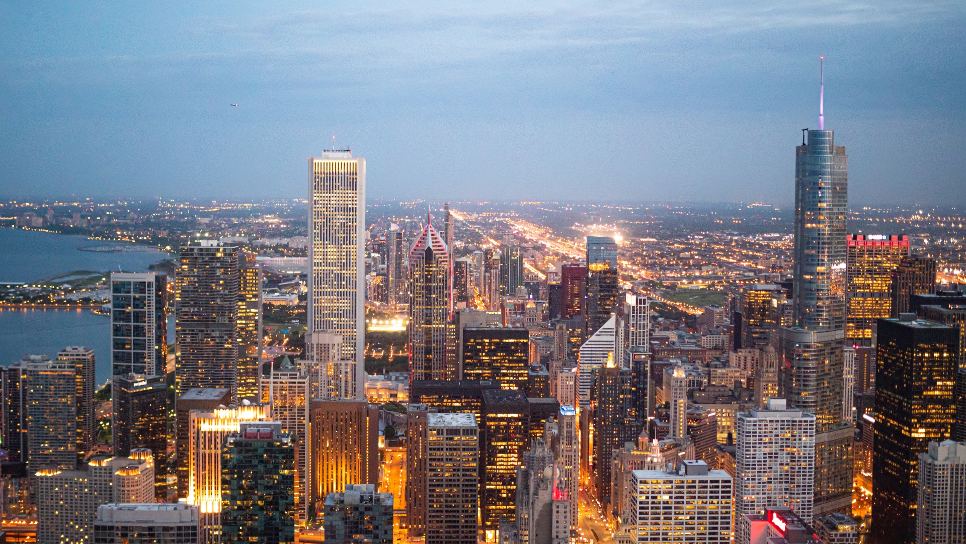 ¿Cuánto hay que ganar en Chicago para vivir cómodamente en el 2025?