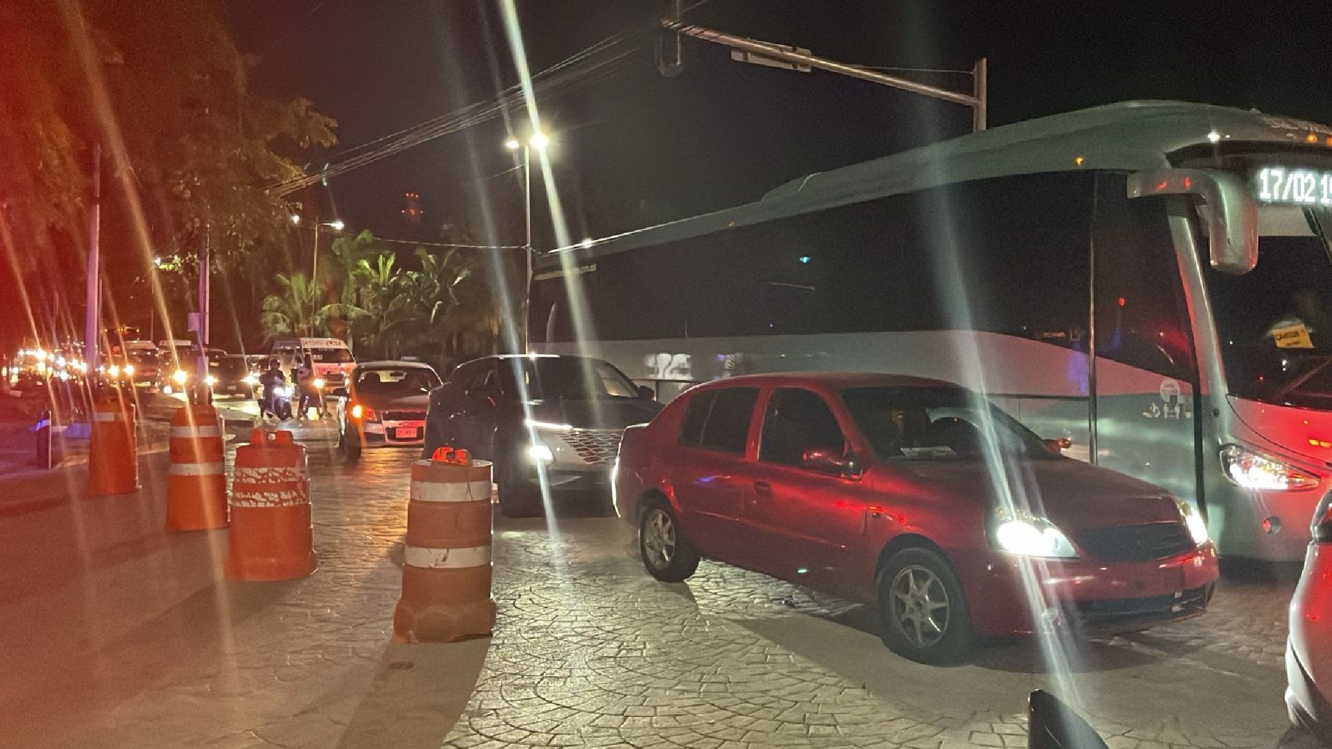 Última Hora: Reportan tráfico pesado en avenida Tulum la noche de este ...