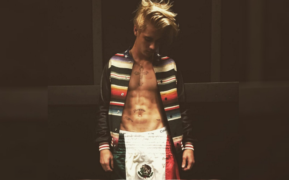 Justin Bieber se pone muy mexicano con outfit verde, blanco y rojo