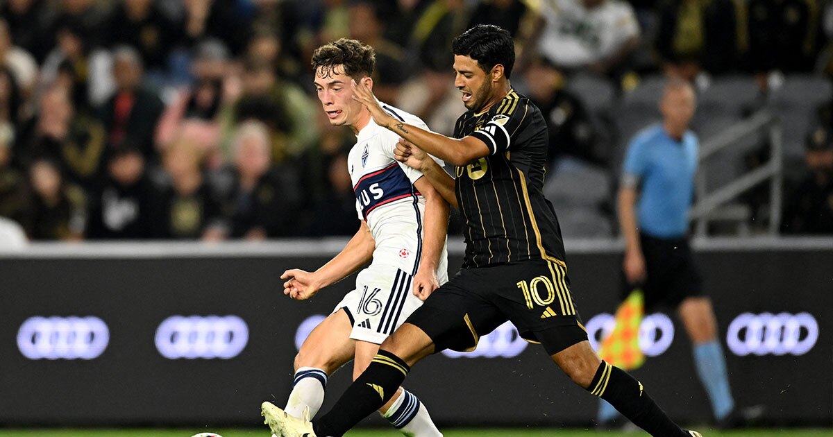 Carlos Vela es ovacionado por los aficionados del LAFC en su regreso (Video)