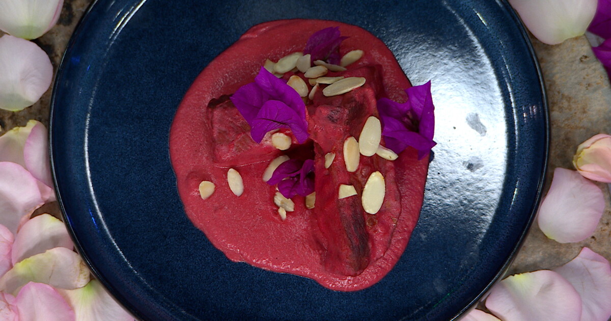 ¿Cómo preparar cerdo en mole rosado? Ingredientes y receta paso a paso