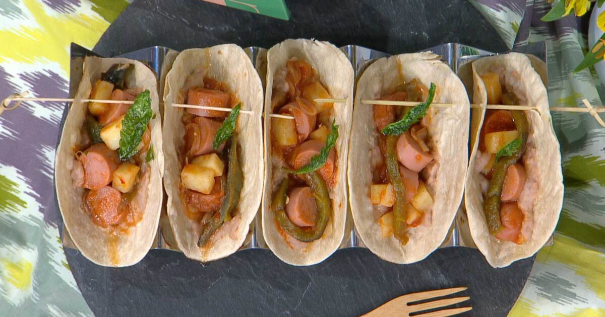 RECETA: Prepara unos ricos tacos de salchicha en cascabel.