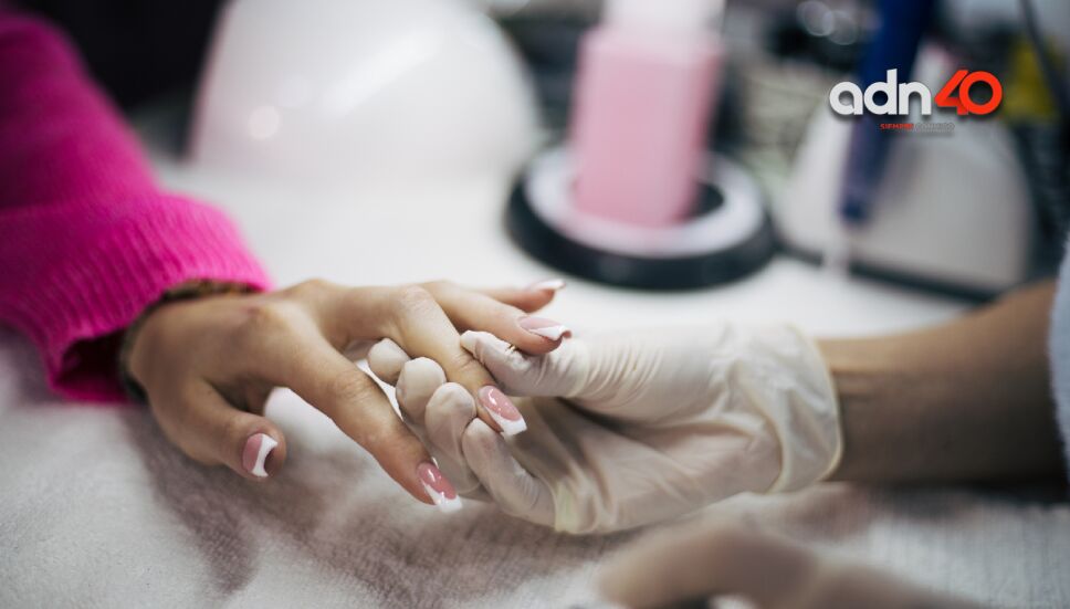 Microchips en las uñas, la nueva tendencia de seguridad viral en TikTok