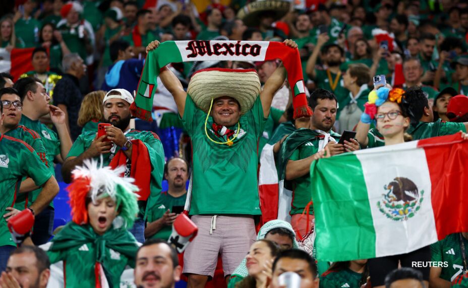 Hicieron retumbar el estadio 974 los aficionados mexicanos