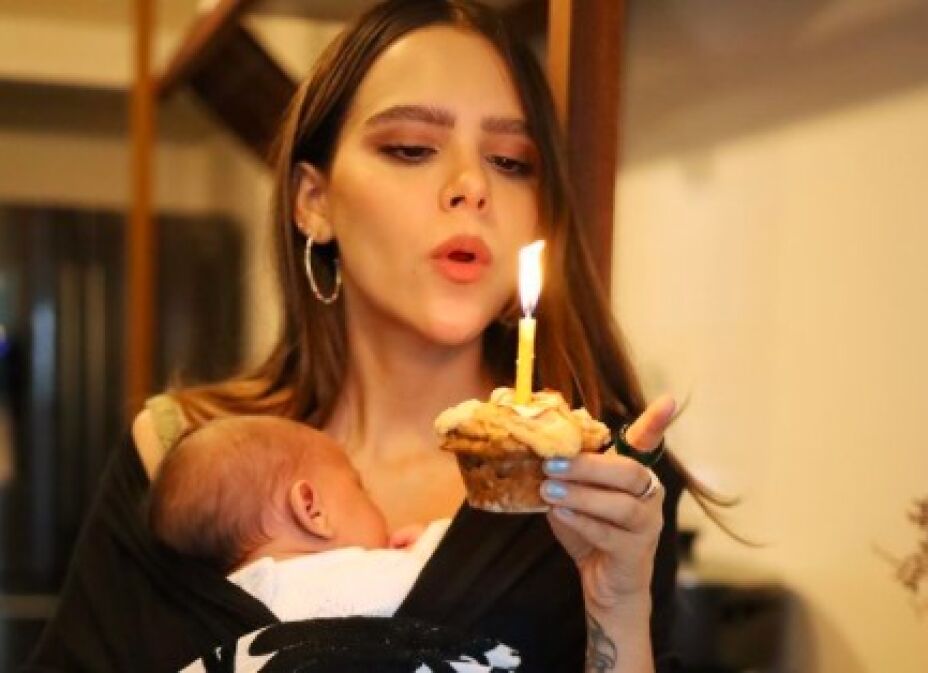 Yuya presume a su hijo “Mar” en su primer mes de vida