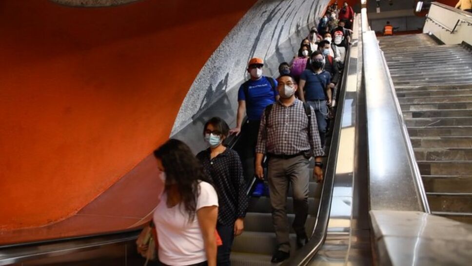 Metro estrena escaleras en estación Mixcoac de Línea 7