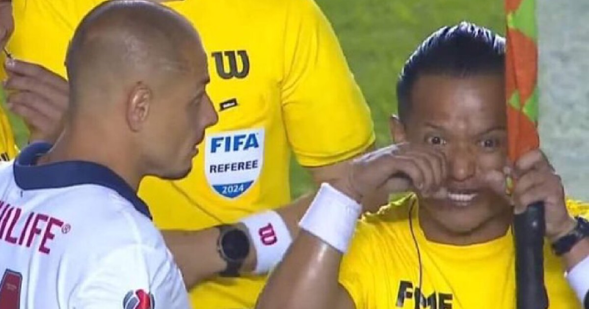 Así fue el altercado entre 'Chicharito' y un árbitro que le llamó ...