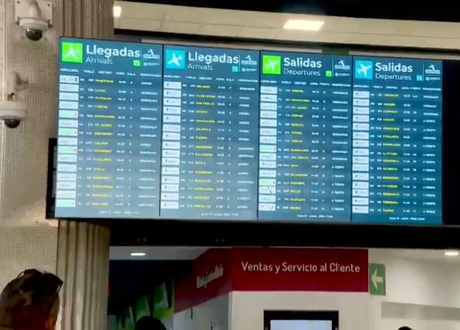 Pantallas del AICM muestran horarios oficiales de vuelos