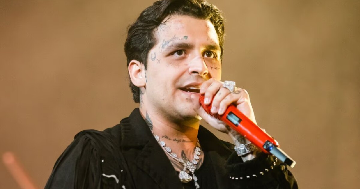 Christian Nodal enfrenta demanda contra Universal Music y podría dejar ...