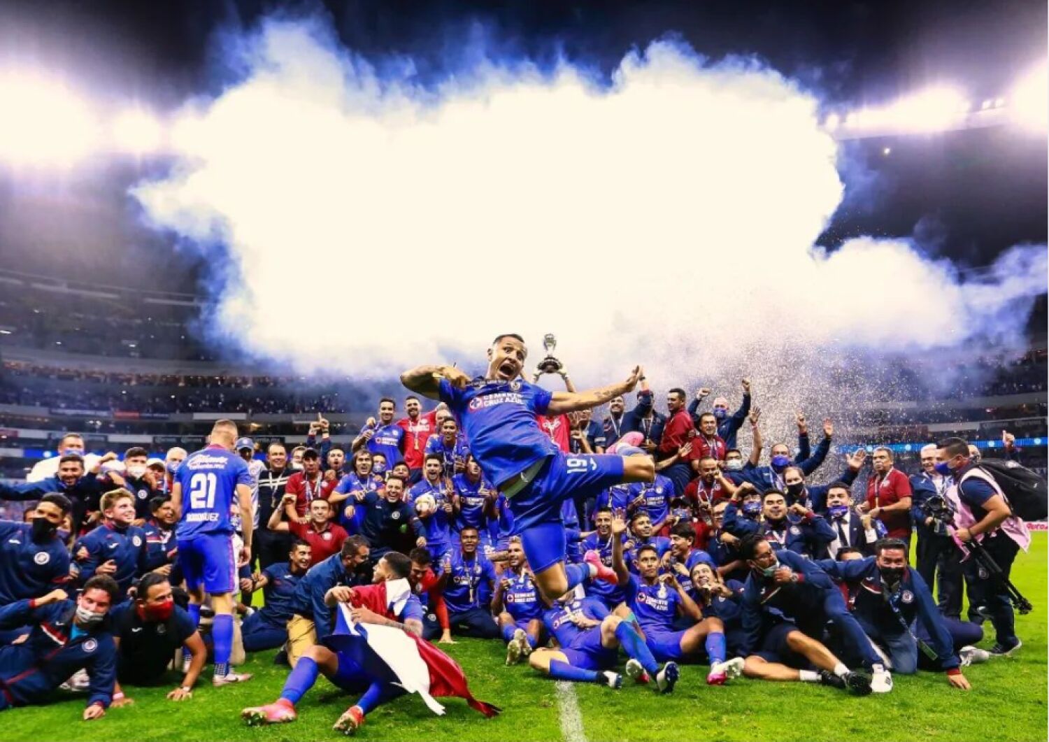 Mexicana gana premio a la mejor foto del año por el Cruz Azul campeón
