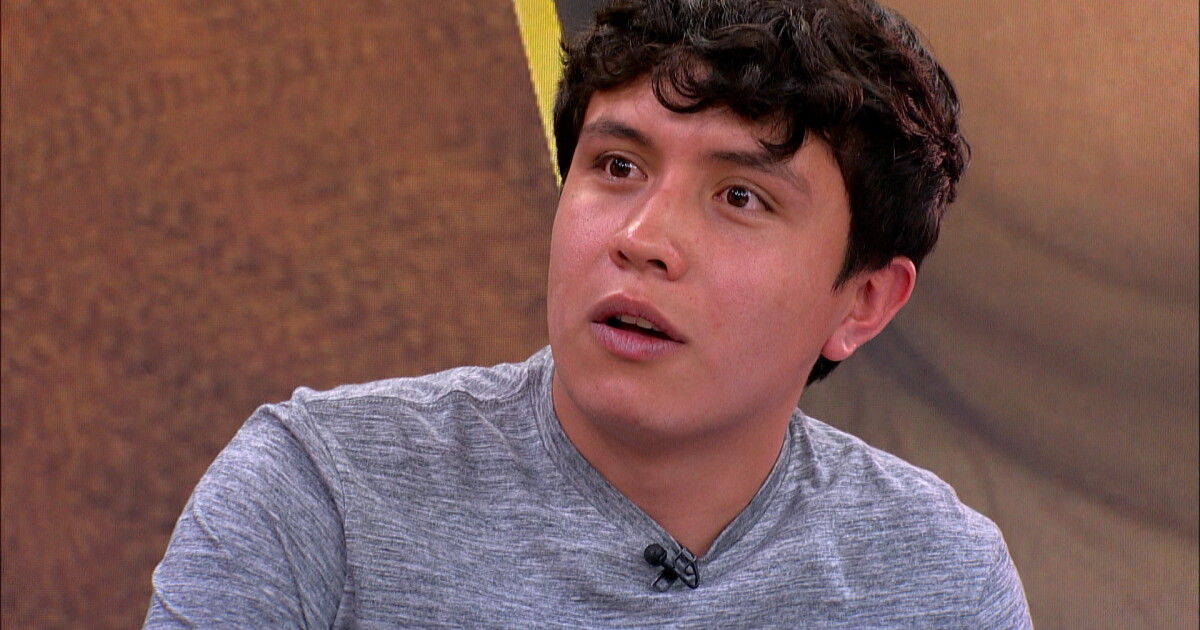 Alejandro pide que su padrastro se vaya de su casa por mantenido