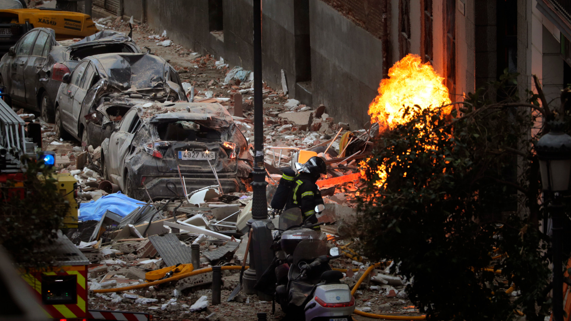 Fuerte explosión destruye edificio en centro de Madrid