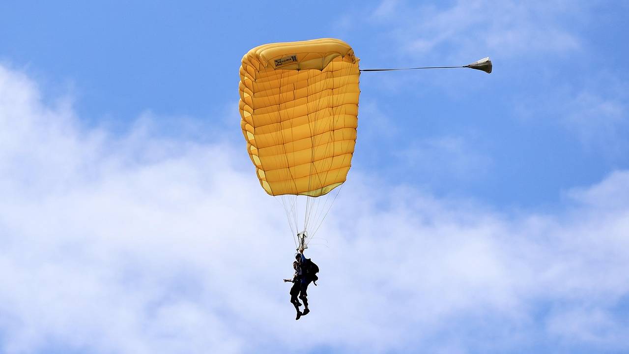Salto Base en Acapulco 2025: paracaidistas se lanzan en playa Icacos