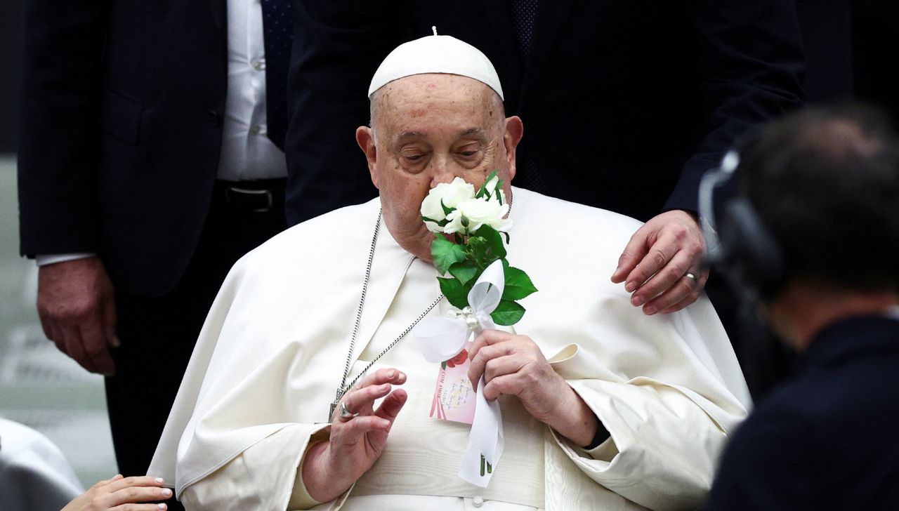Estado de salud del papa Francisco se agrava; inició con respiración asistida