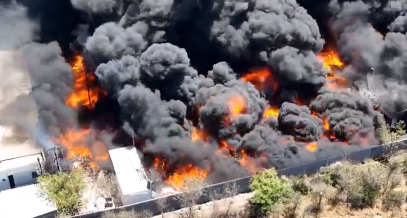 Se registra fuerte incendio en parque industrial de Apodaca