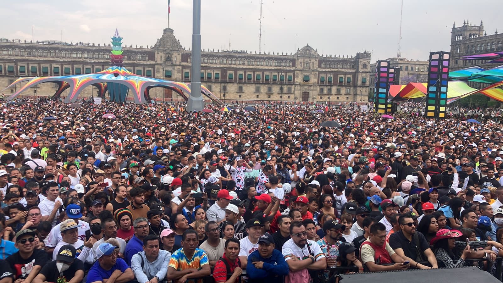 Sonidero masivo en el Zócalo reune más de 200 mil personas por el Festival Noche de Primavera