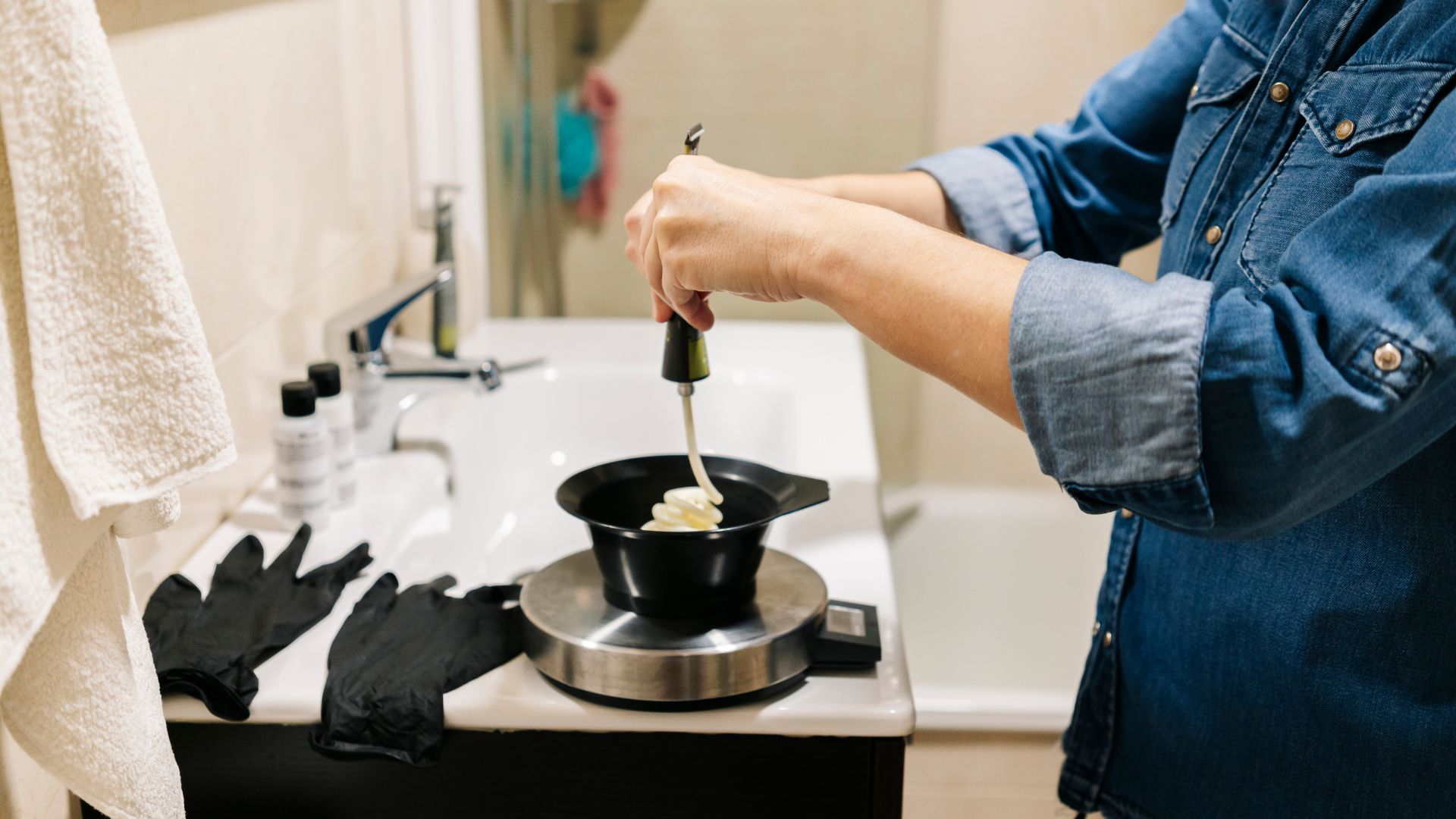 Tinte rubio arena cálido: el color ideal para mujeres de 50