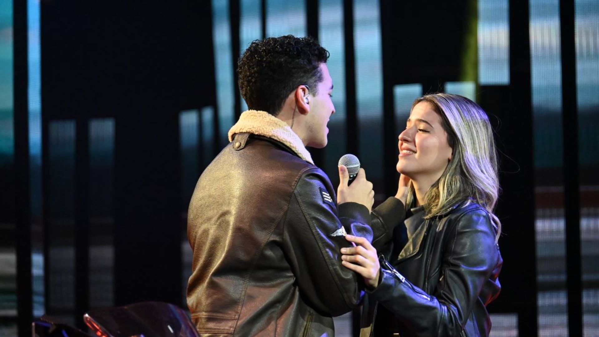 la novia de mario en su presentación