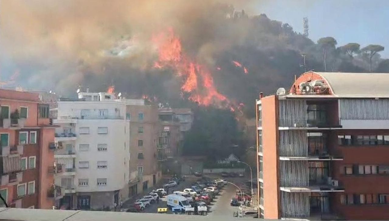 ¿Qué provocó el incendio en Roma, Italia?