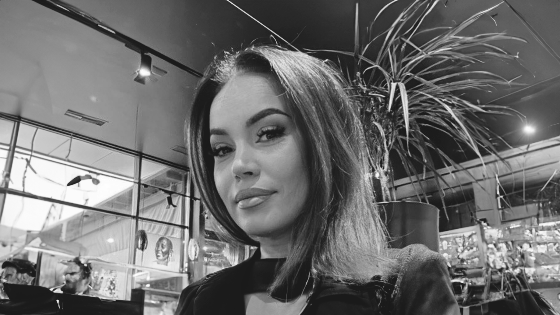 Muere Anca Molnar a los 35 años, influencer de maquillaje