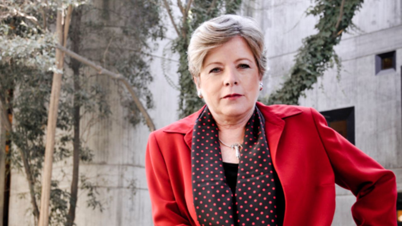 ¿Quién es Alicia Bárcena, la elegida de AMLO para sustituir a Marcelo ...