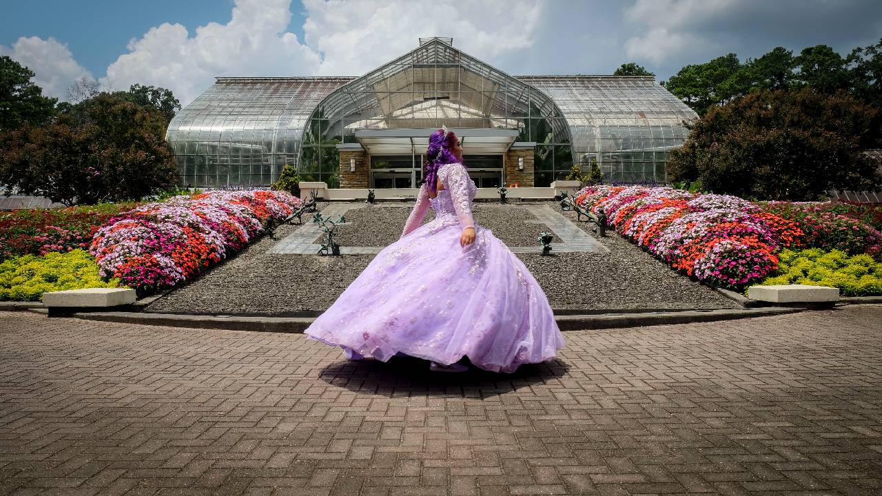 VIRAL: Niño es pisoteado durante baile de quinceañera (VIDEO)