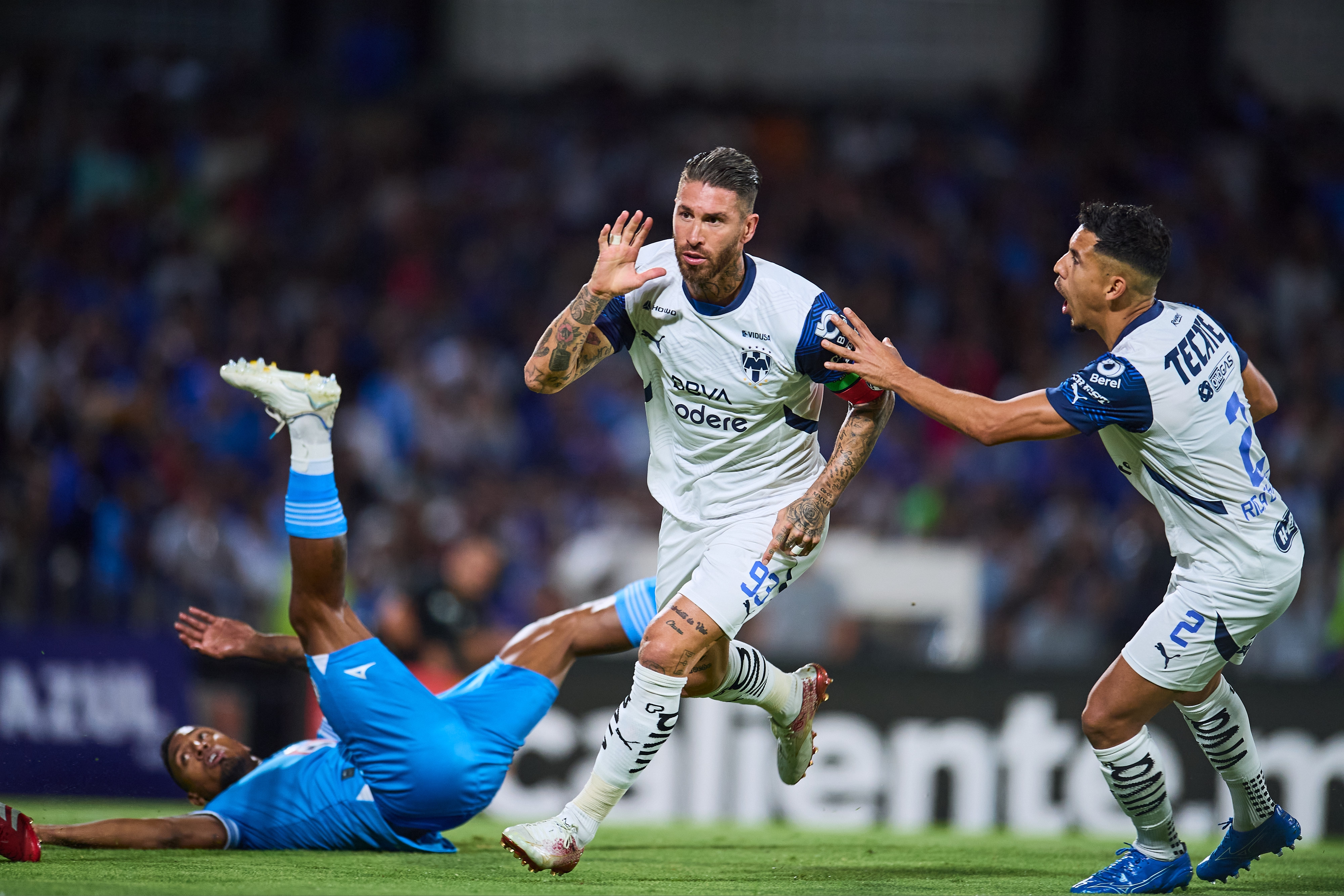 Sergio Ramos anota GOLAZO con Rayados enfrentando a Cruz Azul; suma ya ...