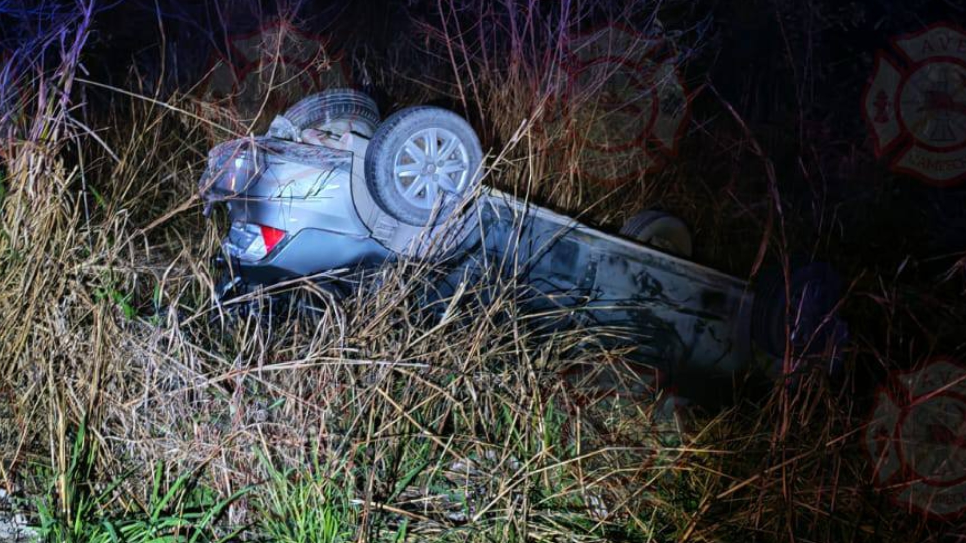 Camioneta choca a auto en Campeche y se da a la fuga; conductor queda ...