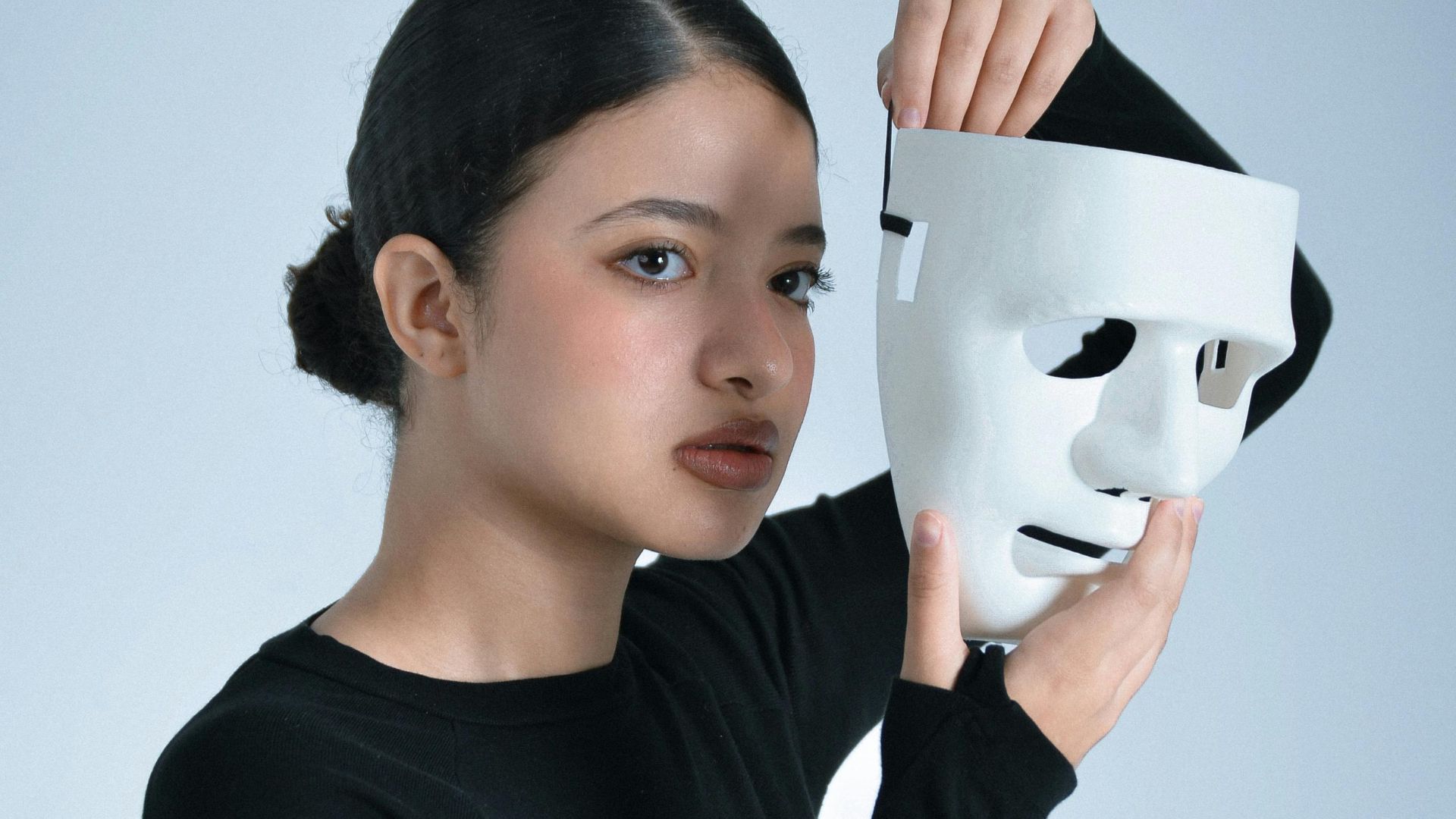 ¿Cómo reconocer a una persona que no es auténtica?