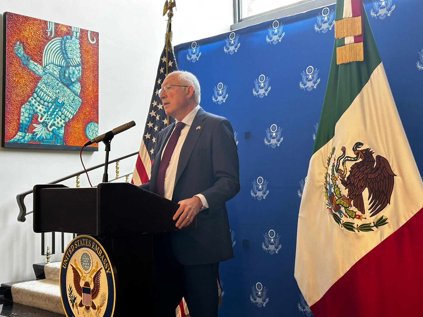 Se deben desmantelar los cárteles: Ken Salazar