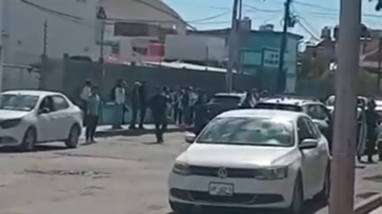 Movilización policíaca en Calzada Zaragoza hoy 12 de noviembre de 2025