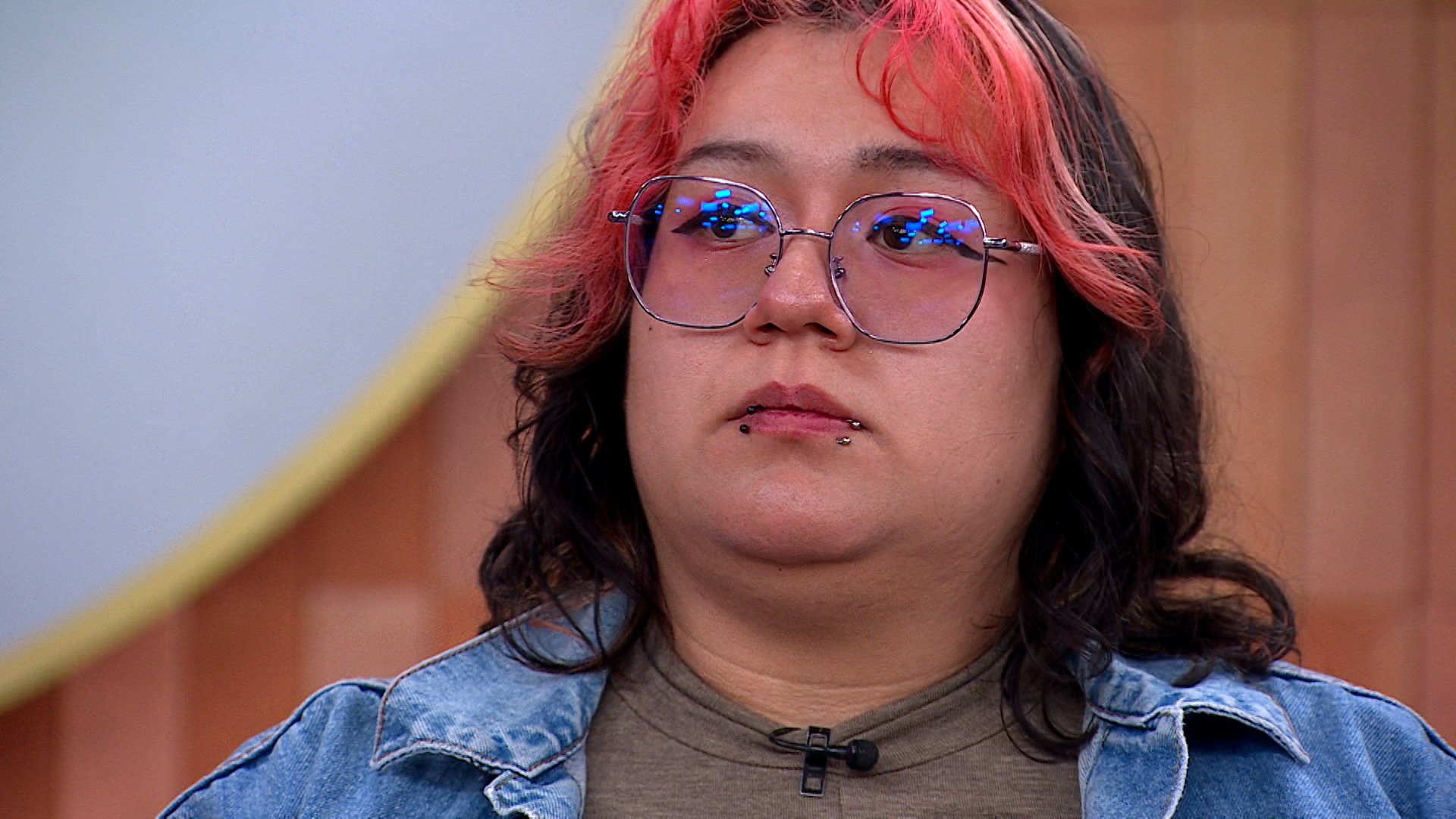 Tras un beso cachondo, Tiffany revela que siente algo por Sandra