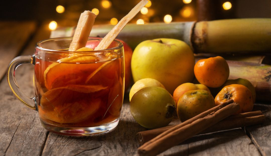 Receta del ponche de frutas tradicional mexicano de Navidad