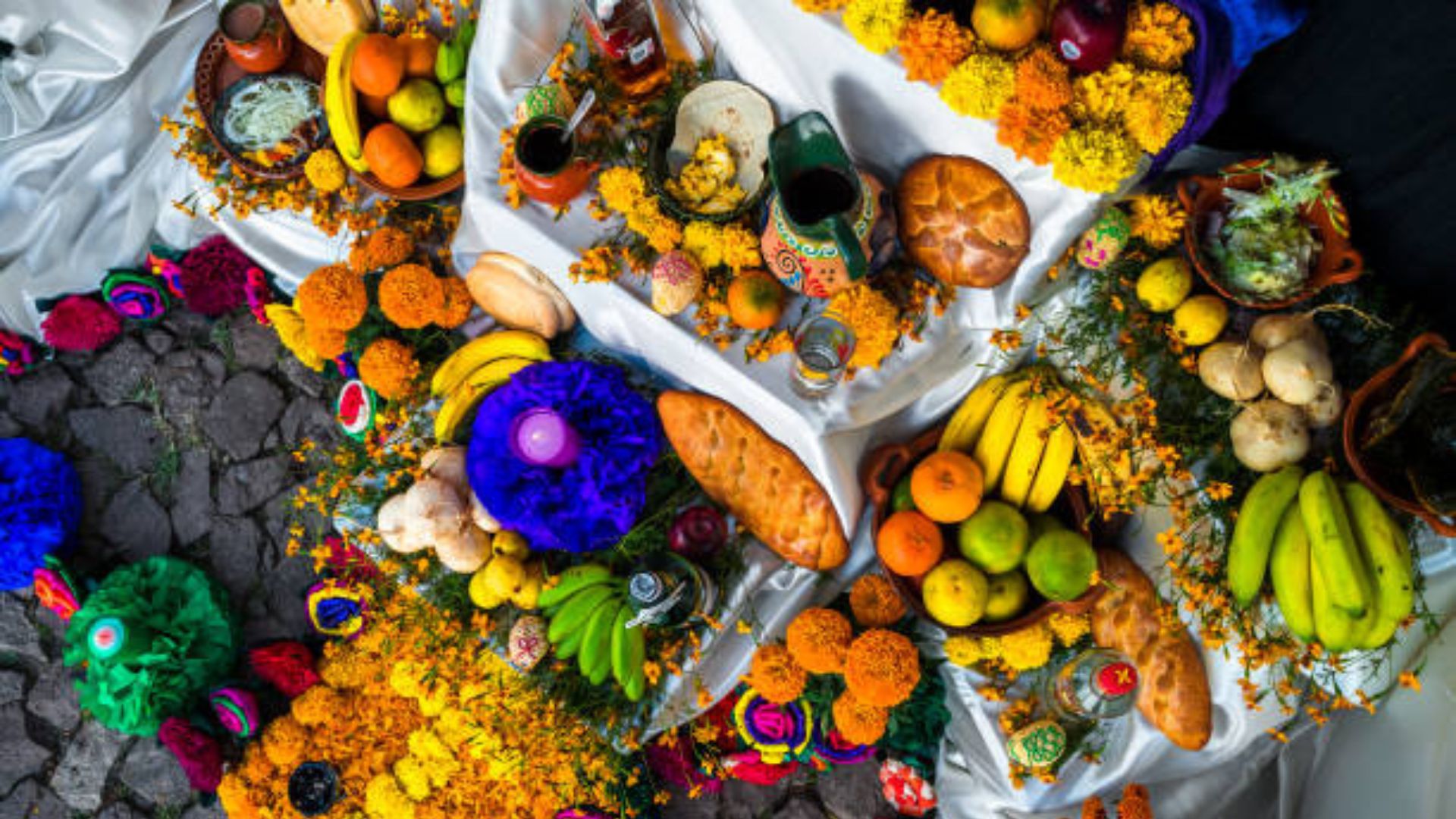 ¿La comida de la ofrenda pueden ser comestible y qué hacer con ella?