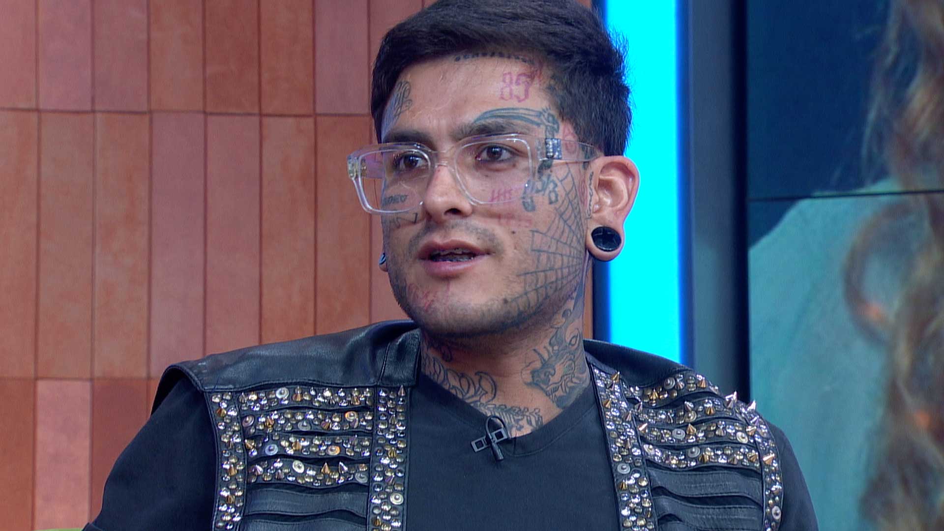 Iván sueña con ser una estrella de rock, pero es desobligado