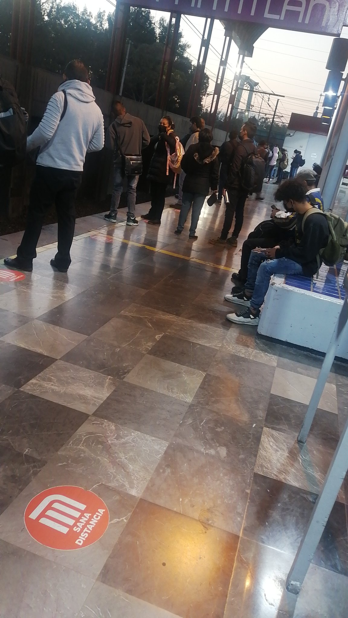Metro Cdmx Reportan Retrasos De Hasta 10 Minutos En Línea A