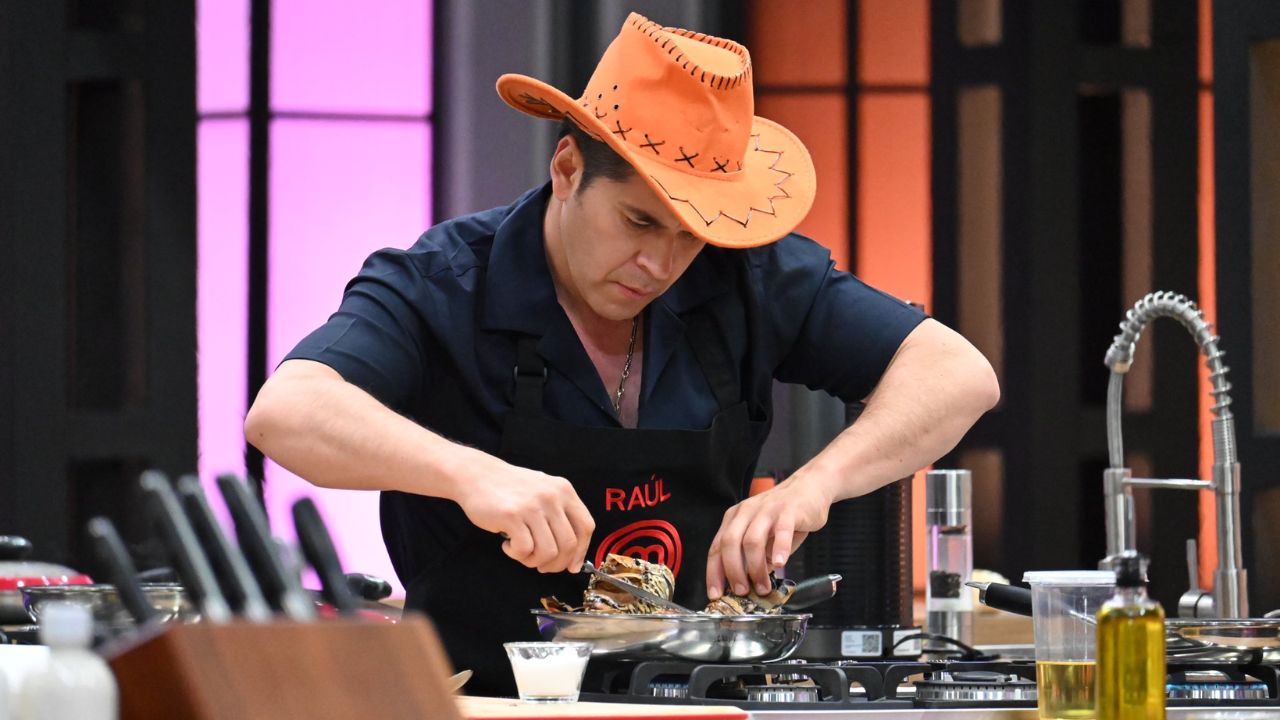 ¿Quién salió de MasterChef Celebrity 2024? Raúl Sandoval fue el ...