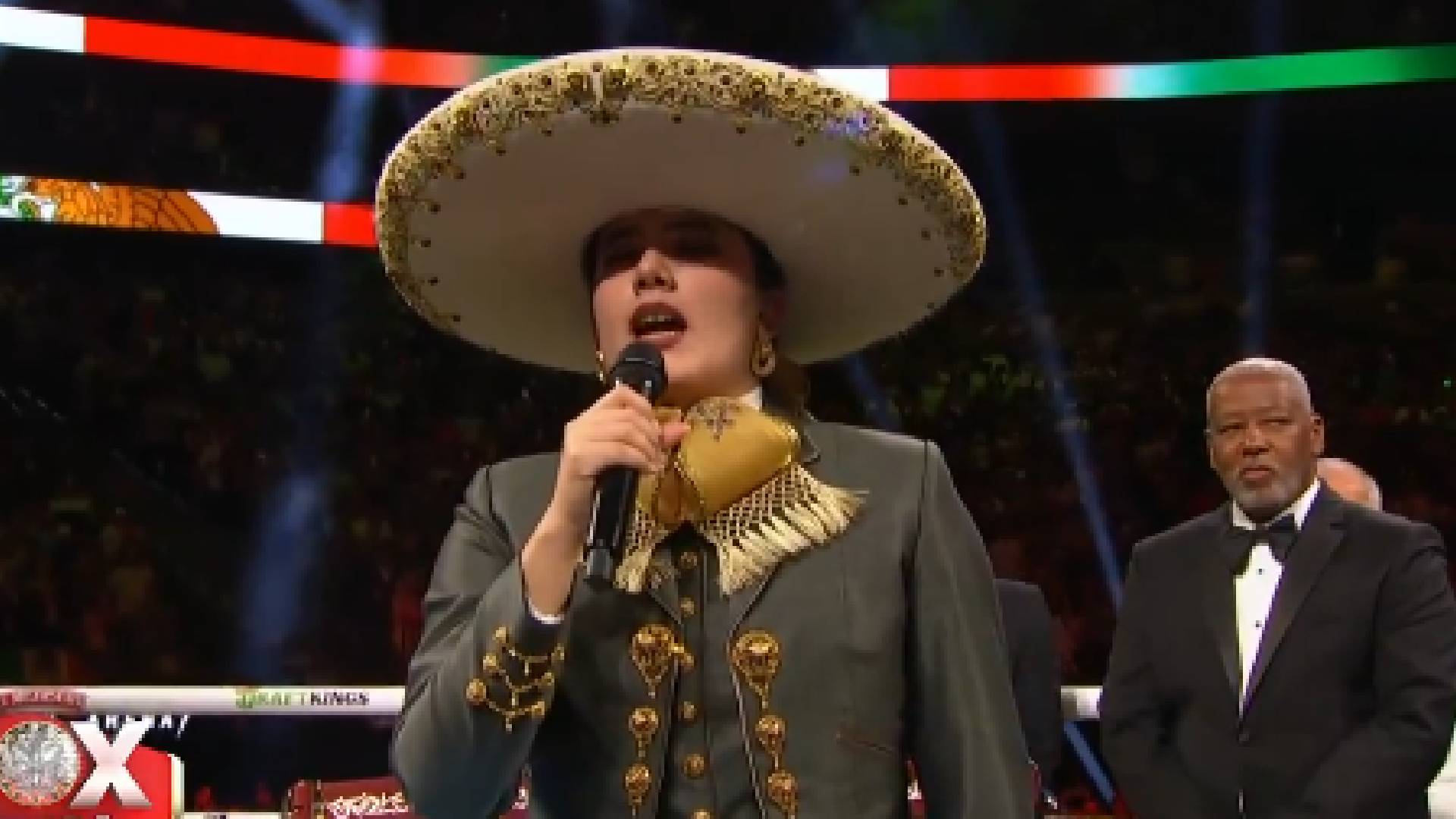 Pelea Canelo vs Berlanga: Camila Fernández se EQUIVOCA al cantar en el ...
